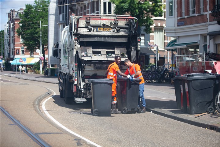 Areaal grasland en aantal grootvee-eenheden melkveebedrijven, 2000 ...